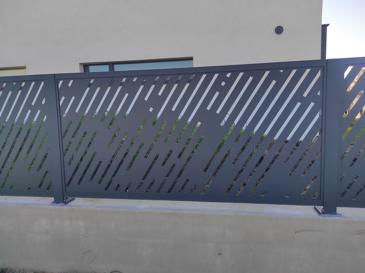 Cantilever gate – Chorvátsky Grob | Sliding gates and fences | VISIO