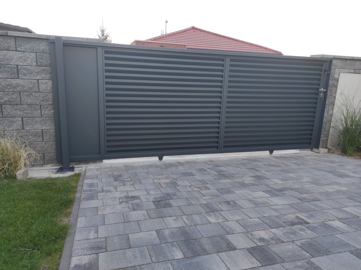 Cantilever gate – Košice | Sliding gates and fences | VISIO