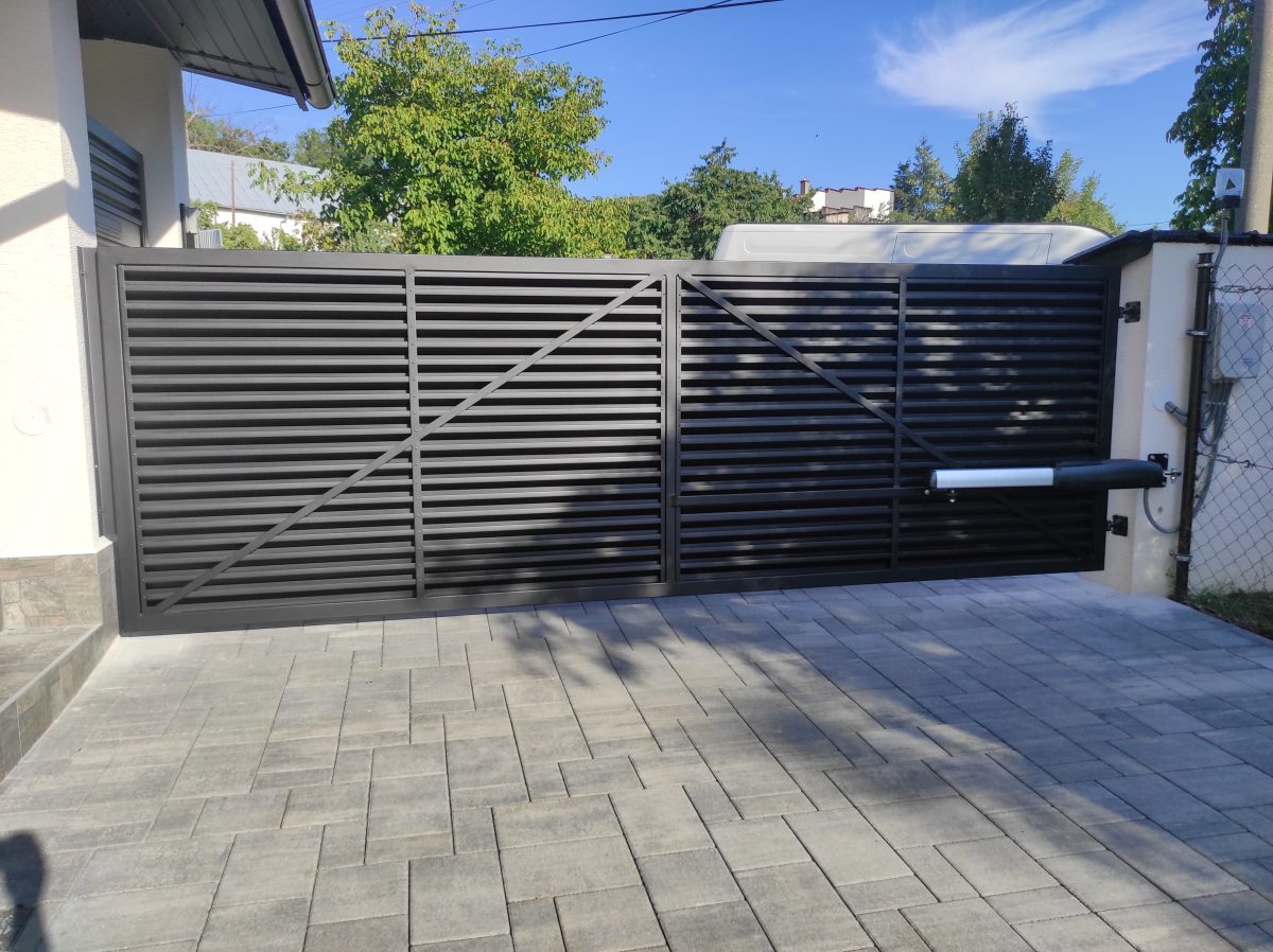 Single-leaf gate – Továrne | Sliding gates and fences | VISIO