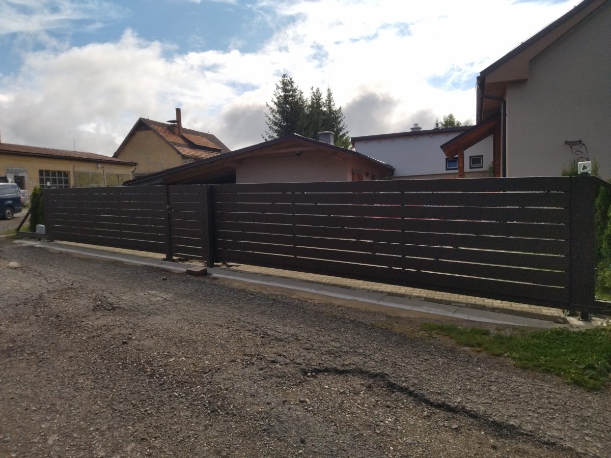 Cantilever gate – Sklené | Sliding gates and fences | VISIO