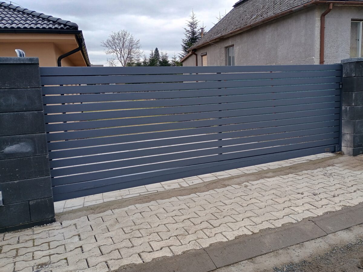 Cantilever gate – Veľký Šariš | Sliding gates and fences | VISIO