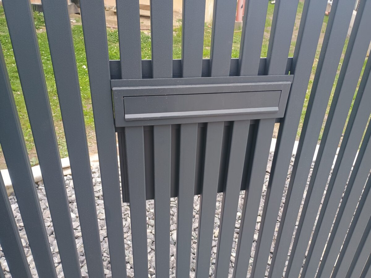 Double-leaf gate – Poprad | Sliding gates and fences | VISIO